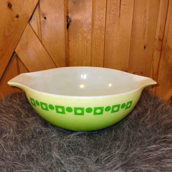 Pyrex | Kitchen | Vintage Pyrex 4 Green Dot Ombre Promotional Salad ...